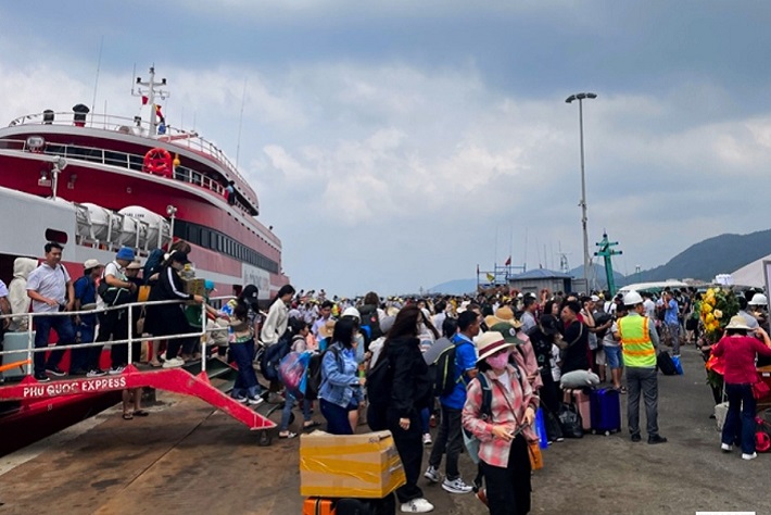 Tàu Cao Tốc Phú Quốc Express 18 (PQE 18): Sơ Đồ, Giá Vé